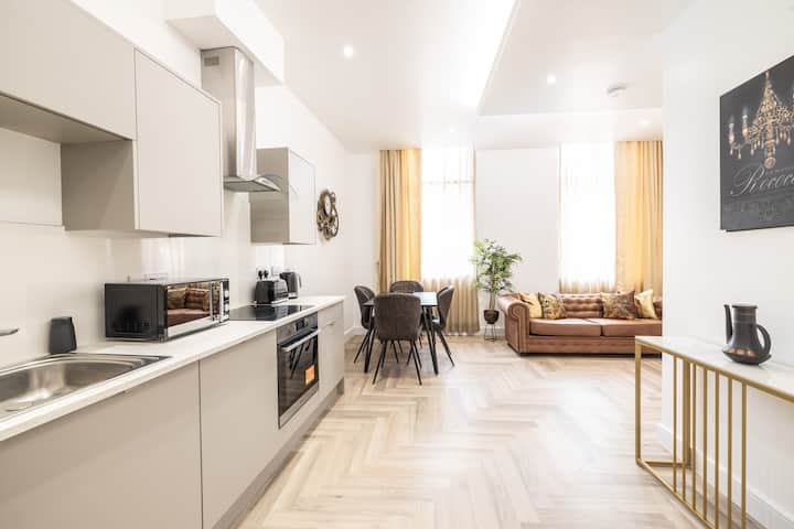 Spacious Central Flat For Business + Contractors - Leicester