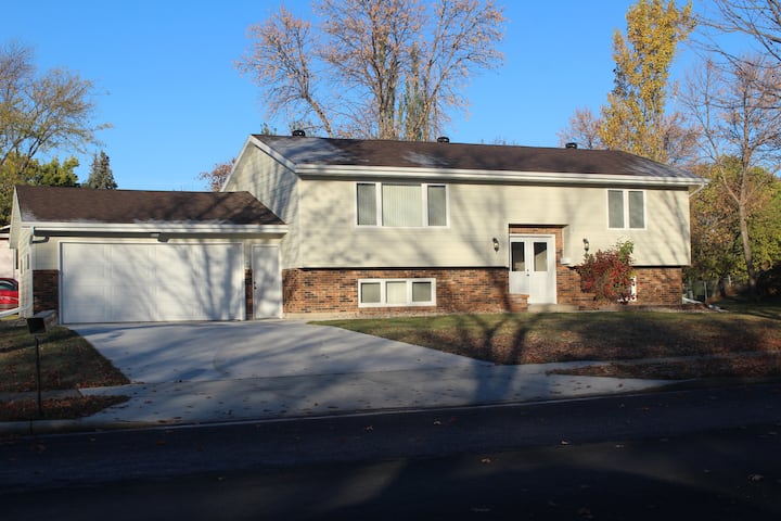 2203 N. State - Entire House - アバディーン, SD