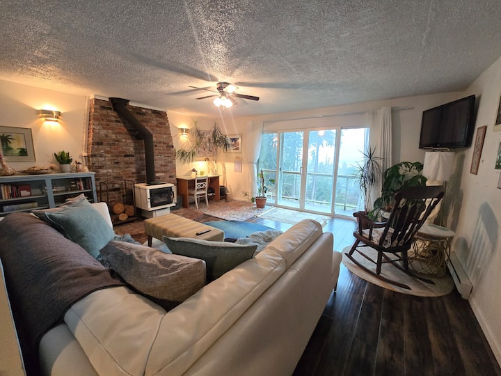 Rural Ocean View 2 Bedroom Home - Duncan