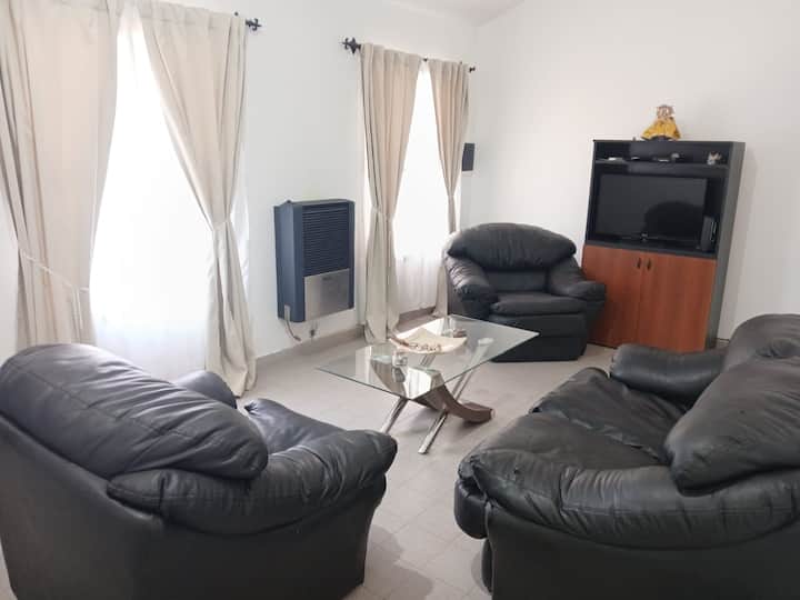 Casa Luminosa Con Cochera Y Patio Privado - Salta
