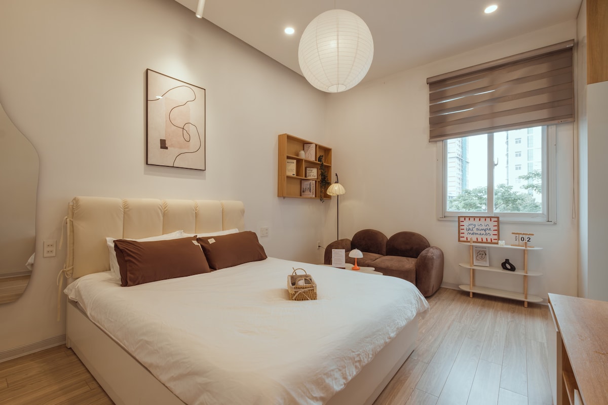 Center - Dragon Bridge - Night Market - Netflix - Quiet - Houses for ...