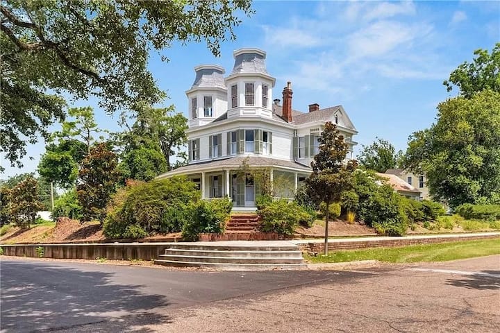 Twin Turrets - Natchez, MS