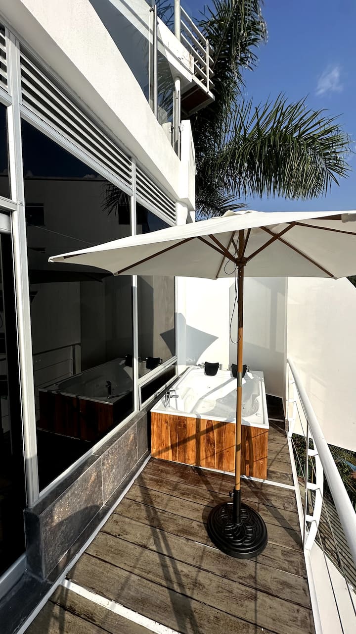 D1. Lujosa Habitación Cuádruple Con Jacuzzi - La Mesa