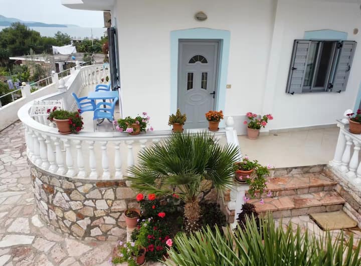 Elisabet Seaside Villa (Max 13 Persons) - Ksamil