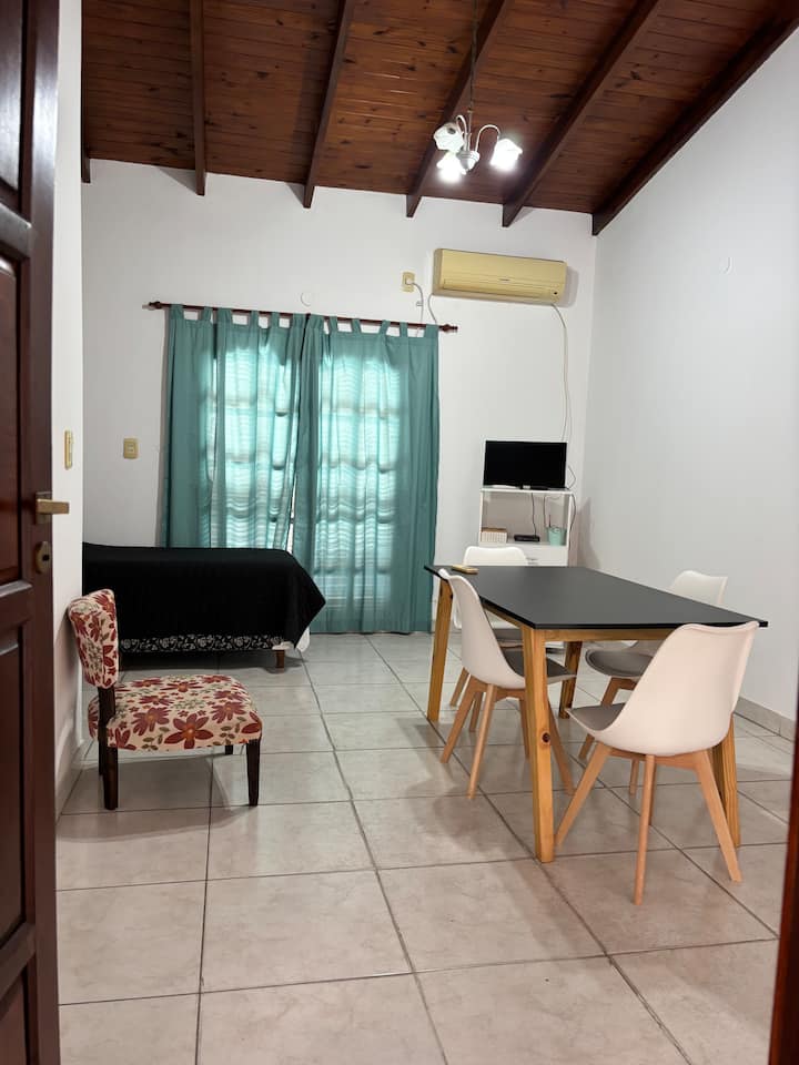 Amplio Dpto. Céntrico De Dos Dormitorios - Goya