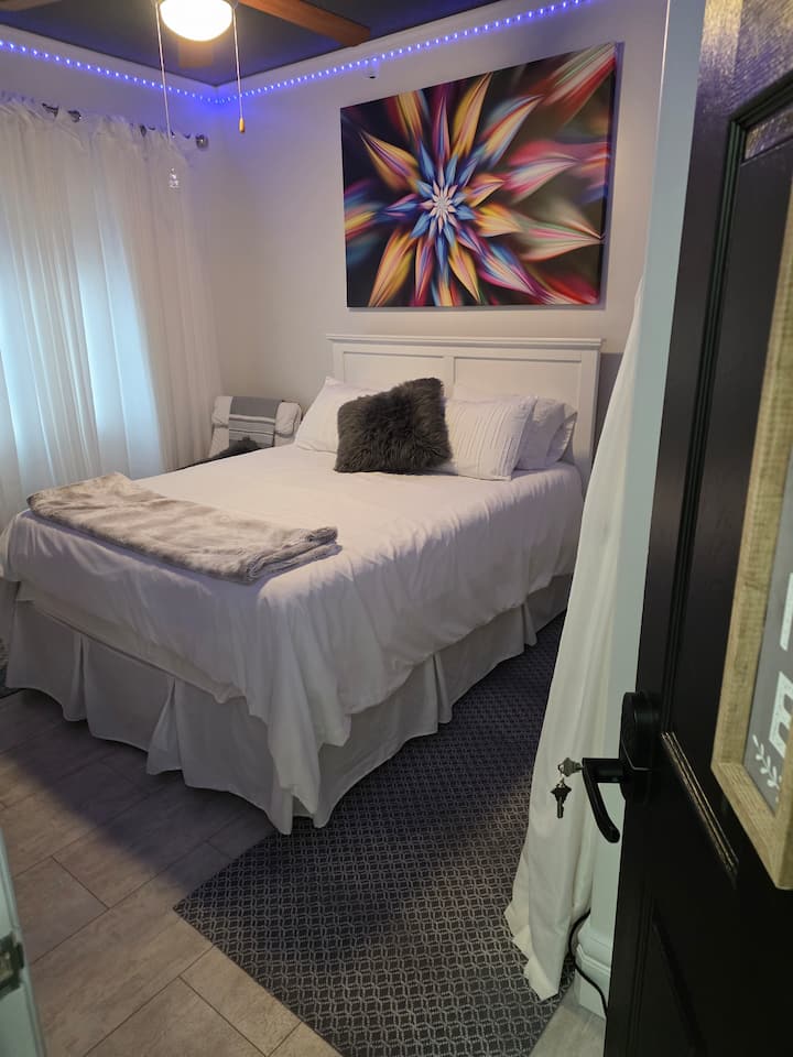 Room Available On Main Level Of Home. - Fort McMurray