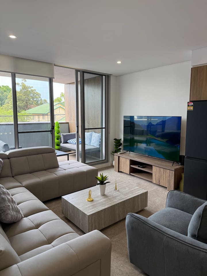 Modern & Clean
Bright & Modern Apartment - Parramatta