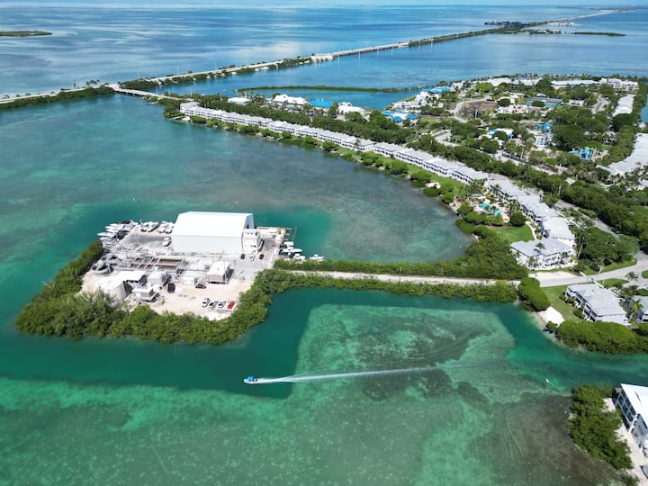 Blue House Getaway | Waterfront Villa In Duck Key - Duck Key, FL