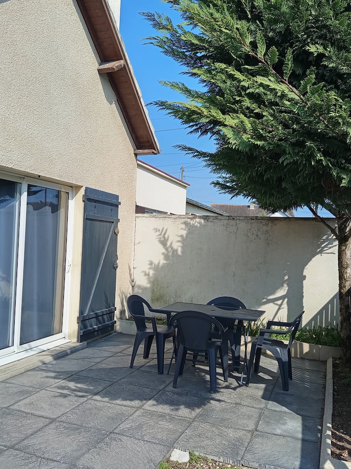 Maison Cosy Avec Terrasse – Plage à 5 Min à Pied - Plage de Ouistreham