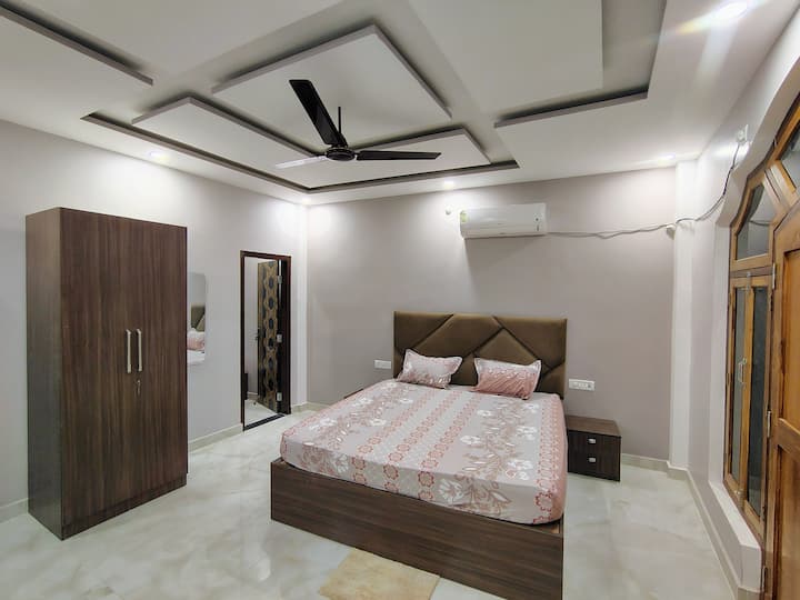 2bhk Cozy Furnished Flat With Lift - India