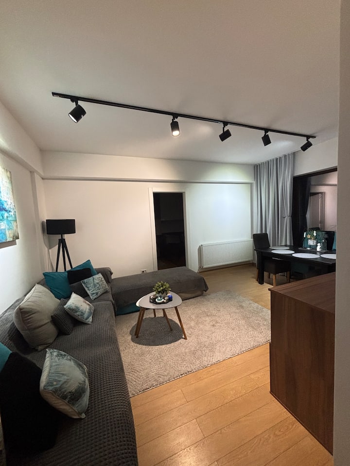 ÎNchiriez Apartament 3 Camere - Județul Dolj