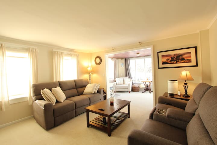 Historic Coastal Colonial, Short Walk To Downtown - Connecticut