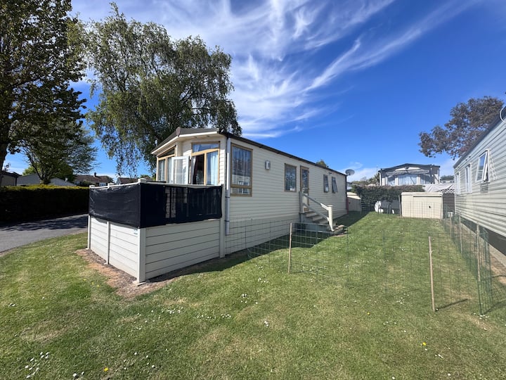 Coastal Hideaway - West Mersea Holiday Park - West Mersea