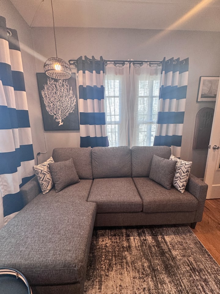 Adorable 1-bedroom Beachside Retreat - Long Beach, CA