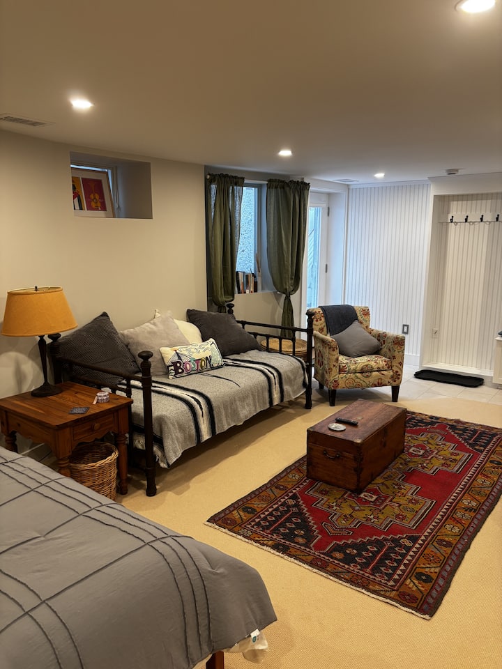 Quiet Comfort, Walkable, Newly Renovated - Cambridge, MA