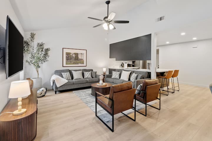 Cozy & Clean 2 Br | Near Hospitals, Shopping & Csu - Turlock, CA