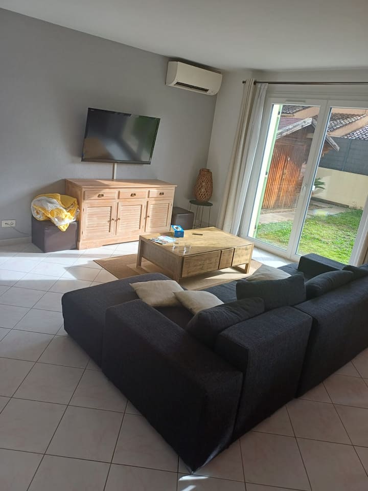 La Maison Du Soleil • Villa Spacieuse Avec Jardin - IBIS Cannes Mouans Sartoux parking gratuit