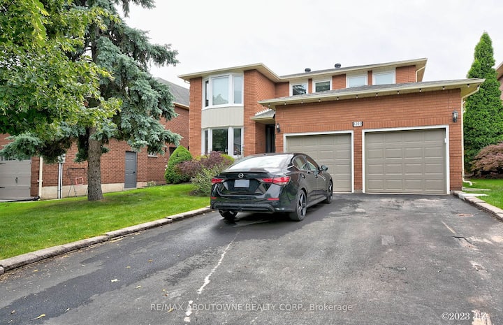 Spacious Two Bdrm Lower Unit In Oakville - Oakville