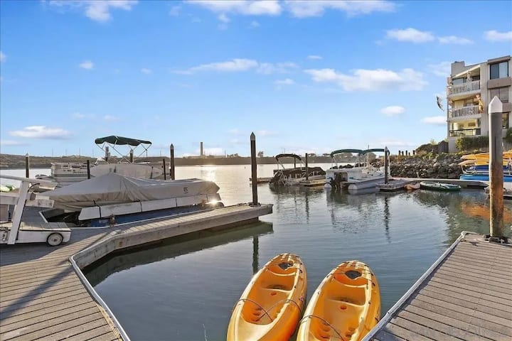 Boater’s Dream: On The Lagoon! Slip, Pool, Sauna. - Carlsbad, CA