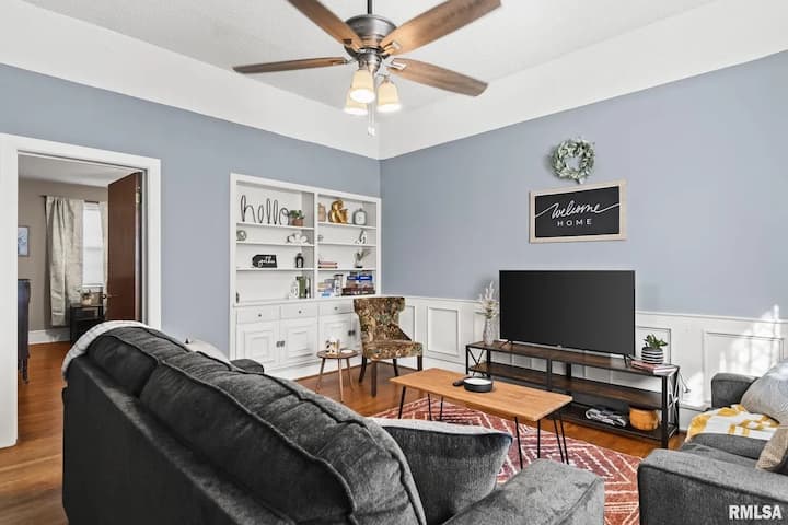 New Chef's Kiss - Designer Kitchen, Ensuite Garage - Springfield, IL