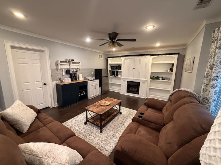 Charming & Cozy Basement Apartment Retreat - Kennesaw, GA