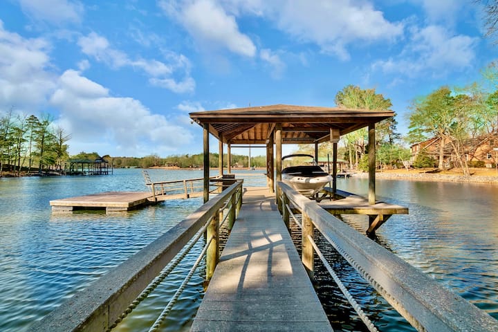 Sprawling Lakefront Home, Private Boat Dock, Beach - Steele Creek - Charlotte