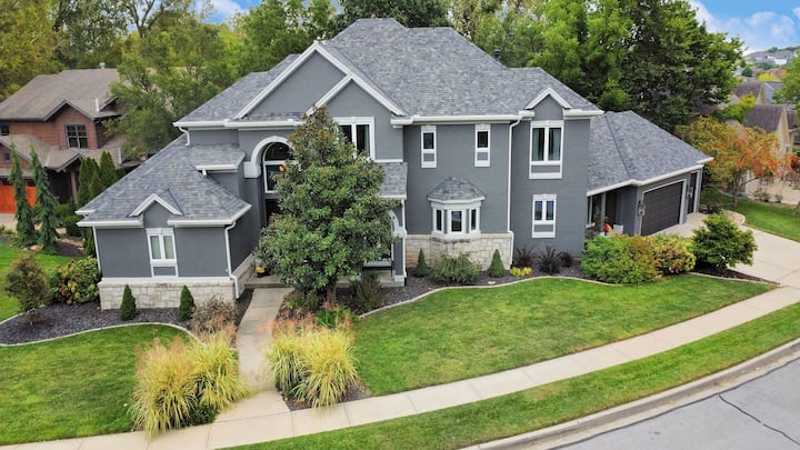 World Cup 6 Bedroom Home, Parkville, Mo - Parkville, MO