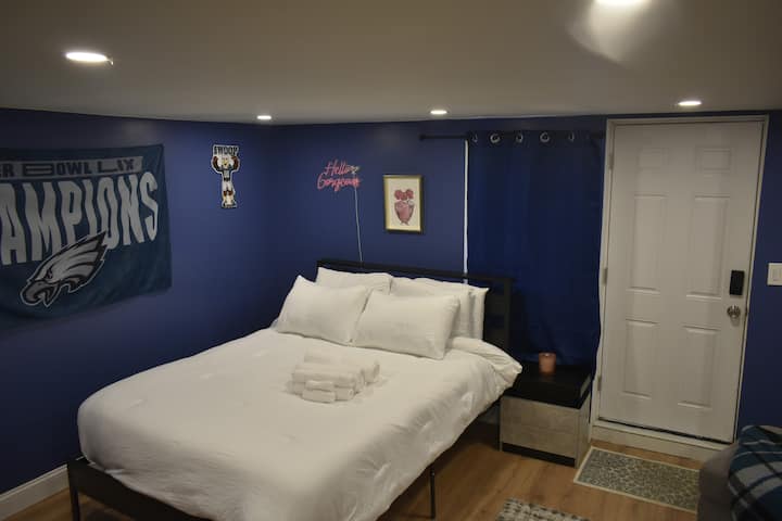 Private Airport Suite • Minutes To Phl & Stadiums - Philadelphia, PA