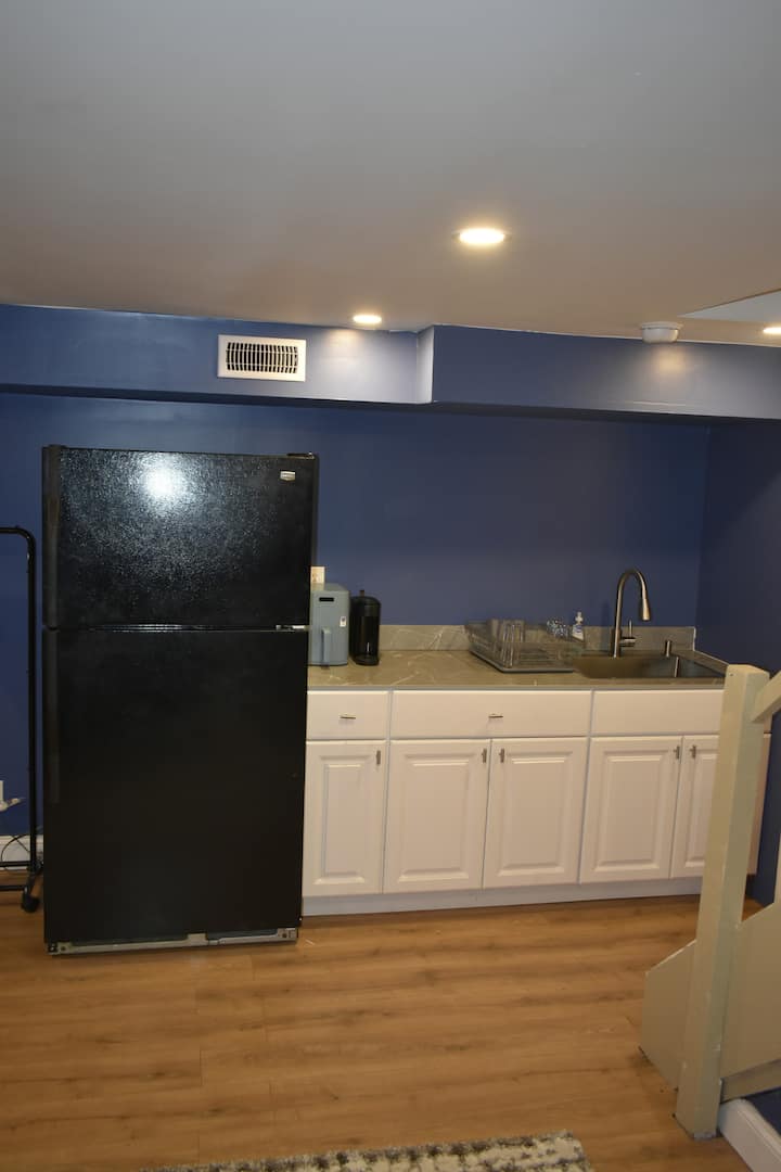 Modern Airport Suite • Private Entry & Parking - Philadelphia, PA