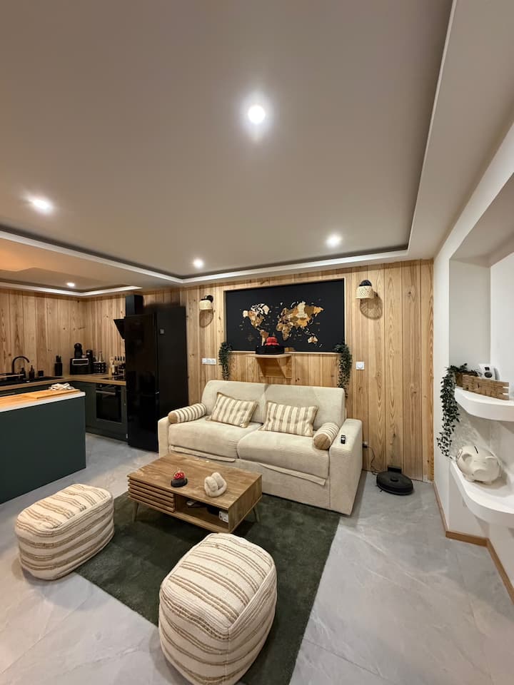 Studio Chaleureux, Massage, Ciné, Bain - France