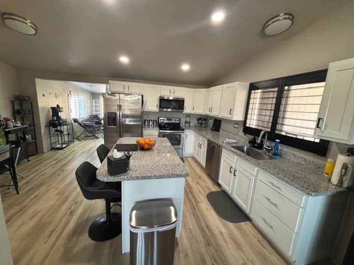 Large Family Home For A Peaceful Stay In Tucson - Tucson