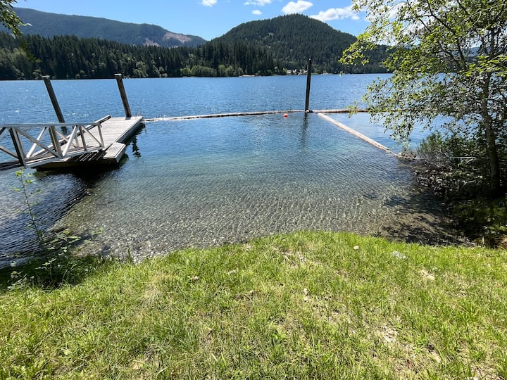 Lakefront Getaway - Lake Cowichan