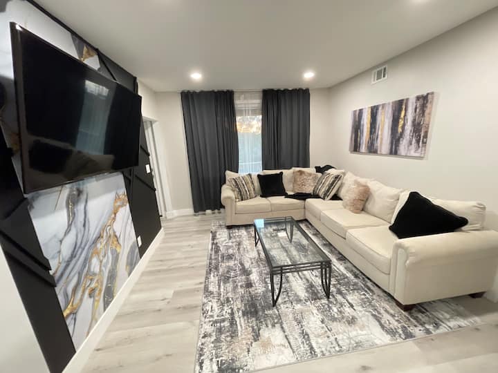 Your Modern Getaway - Detroit, MI