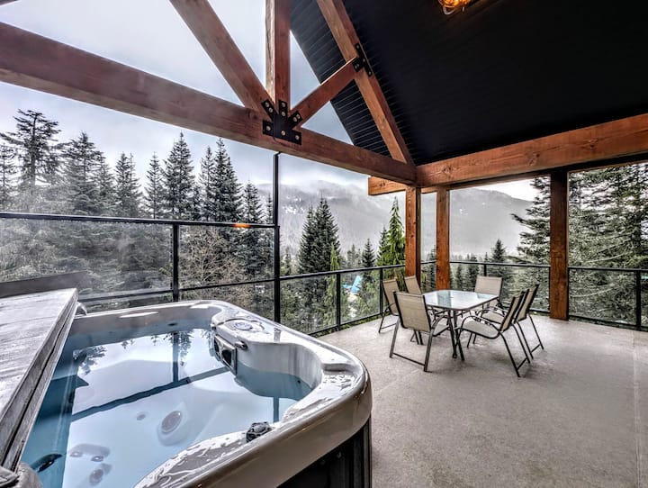 Hot Tub | Big Kitchen | Big Deck With Views - Harrison Hot Springs