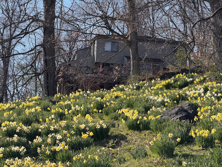 Scenic & Serene: 3br/3ba W Panoramic Hudson Views! - Peekskill, NY