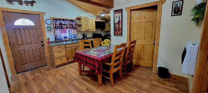 New Listing Charming Rustic Casita Near Sand Dunes - Alamosa, CO