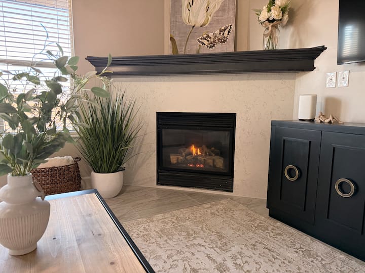 Modern Retreat, Cozy, Calm & Perfectly Located - West Jordan, UT