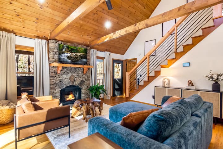 New! Modern Mountain Cabin W/ Game Room & Fire Pit - Ellijay, GA
