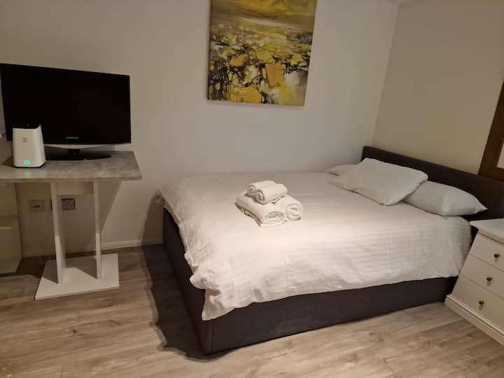 Large Studio In Chelsea Cloister - Chelsea