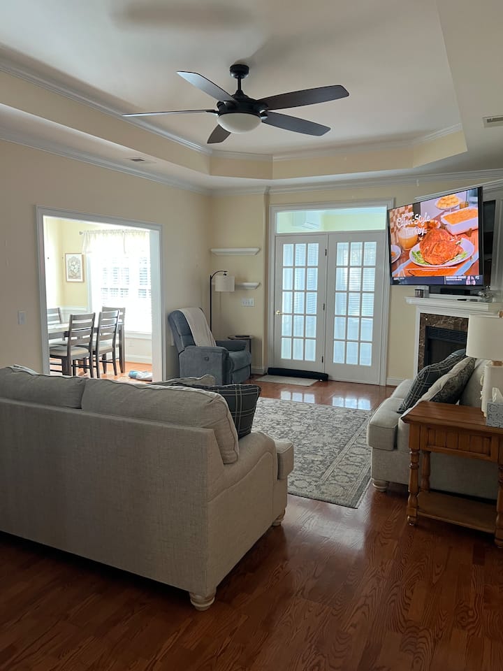 Gram’s Sunroom Sanctuary - Lexington, SC