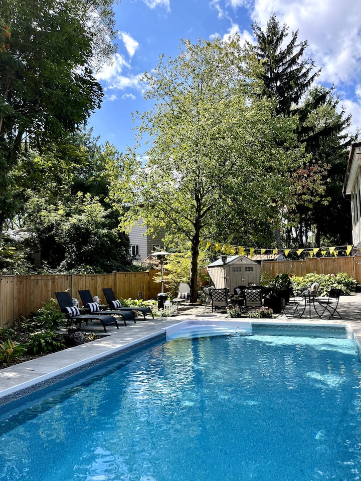 Rouge Retreat With Hot Tub & Seasonal Pool - Pickering