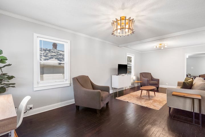 Charming Bungalow| Close To Kc's Best Attractions! - Kansas City, KS