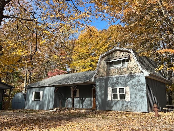 Clean Rustic Cottage, Hot Tub, Near Hocking Hills! - Lancaster, OH
