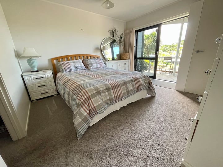 Central Marina Retreat, Steps To Beach & Village - Auckland