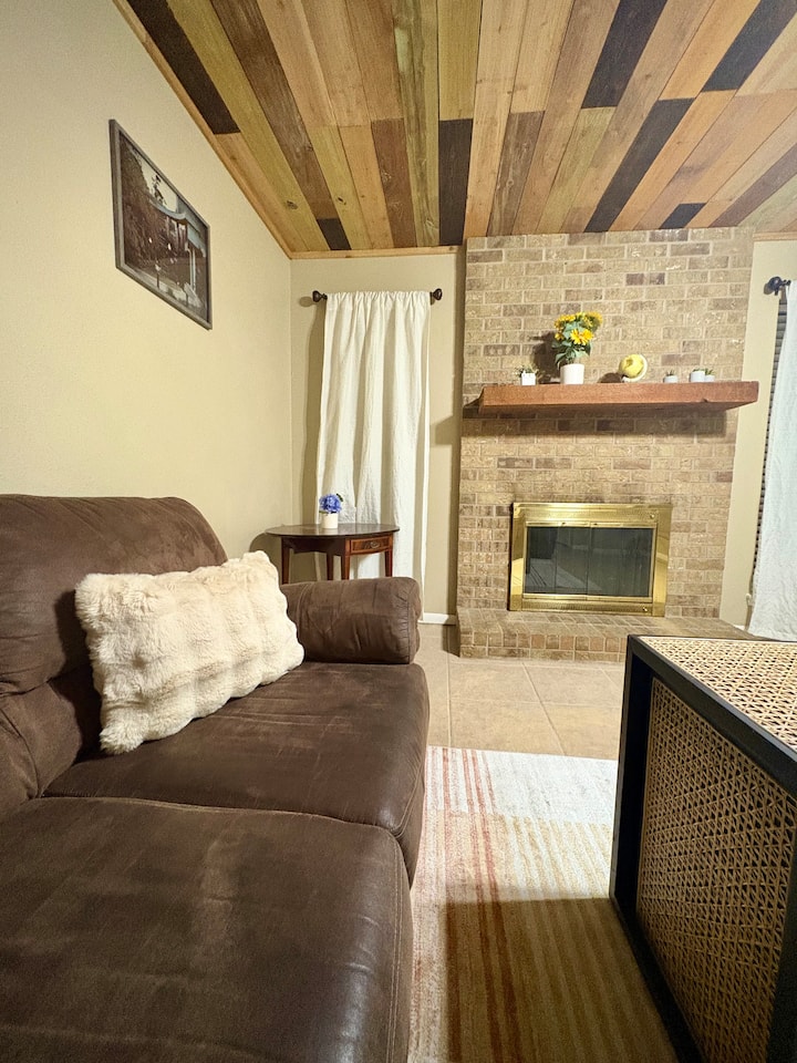 Pearl Street Retreat - Nacogdoches, TX