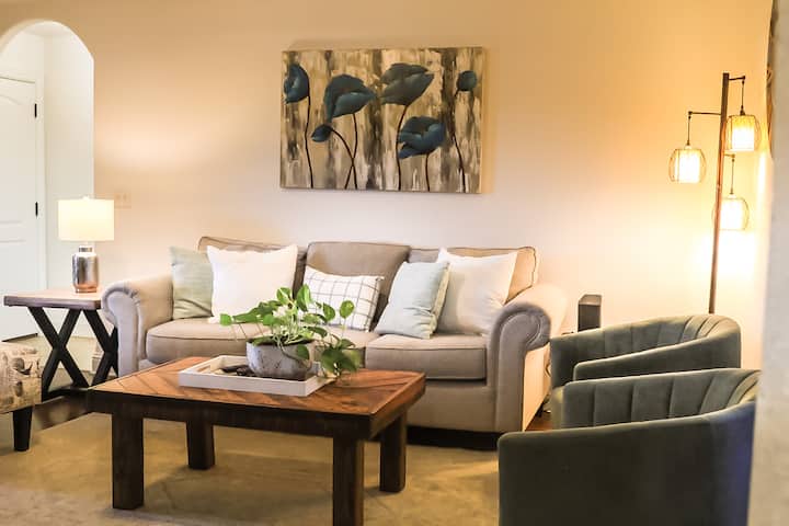 Cozycasa - Centrally Located Home In Rogers - 羅傑斯