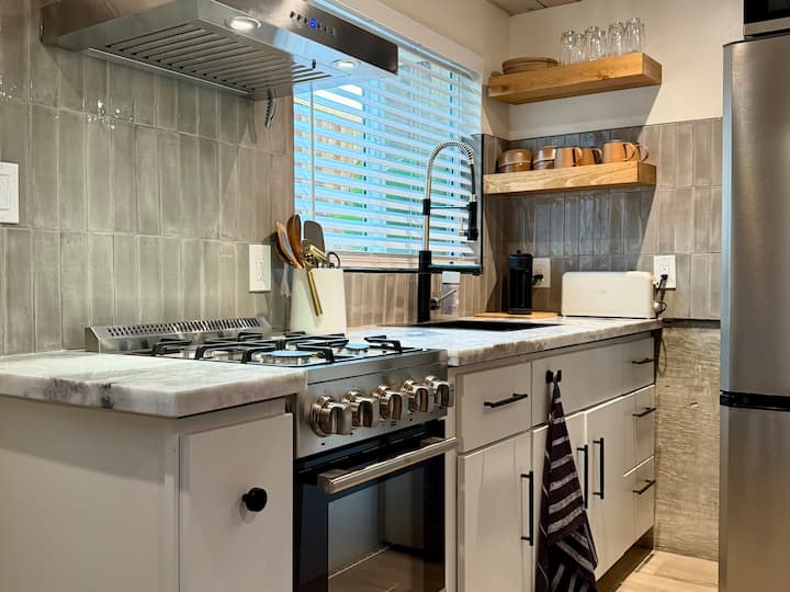 Modern Micro-suite In Heart Of Santa Barbara - Neverland, Santa Barbara