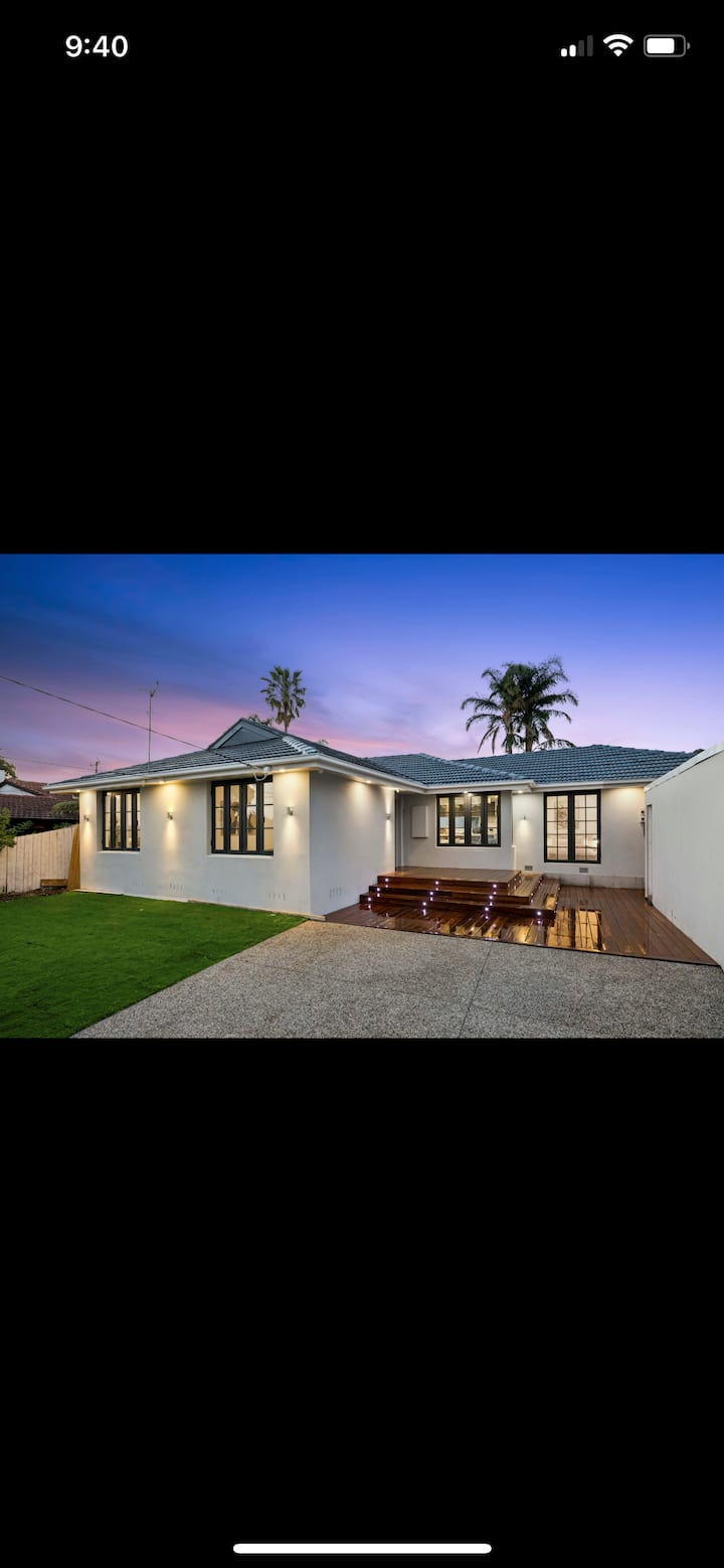 Poolside Paradise For Perfect Summer Getaway - Mordialloc