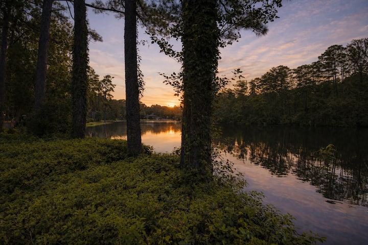 Ridge Lake Retreat: Gated Lakefront Nature Escape - Columbia, SC