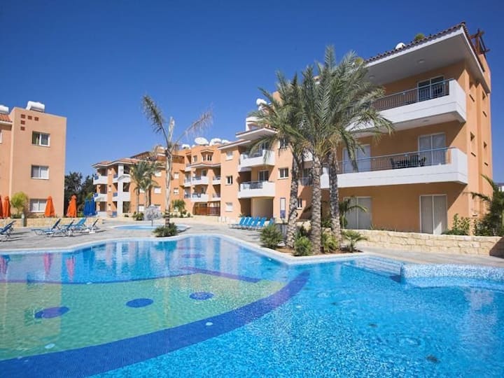 Bright 2-bedroom Apartment In Iris Village, Wifi - Paphos